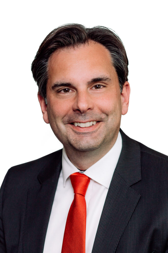 Weserbergland: Neuer Vorsitzender des Vorstandes bei der Sparkasse ...