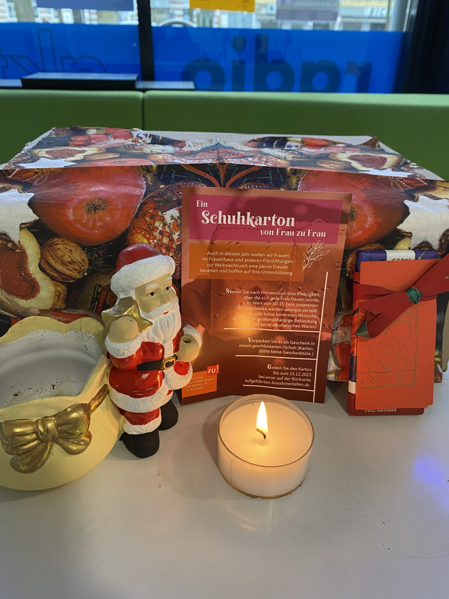 Aktion „Ein Schuhkarton von Frau zu Frau“ zugunsten von Frauen in Not ...