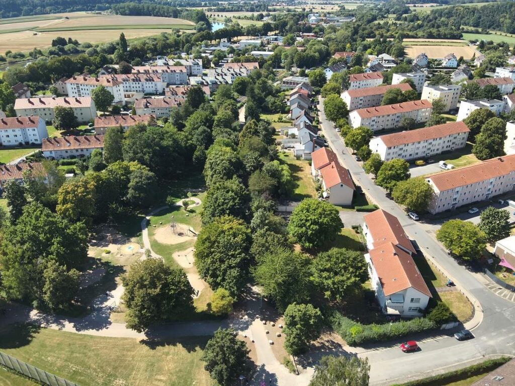 Nach dreieinhalb Jahren Bauzeit: OB Griese eröffnet Grünzug Bailey Park ...
