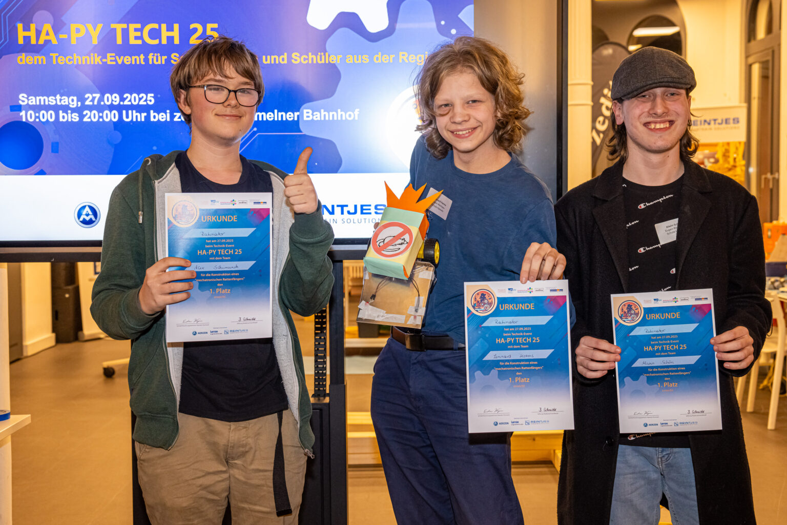 Hameln: Wettbewerb „Ha-Py Tech 25“ – Schüler:innen von zehn Schulen bauten einen mechatronischen ...