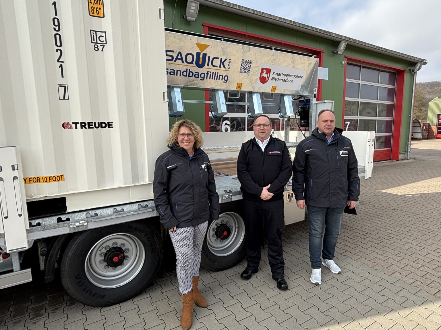Holzminden: Land stellt Landkreis Sandsackfüllmaschine zur Verfügung ...
